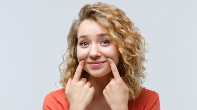 12 Effective Ways to Smile for a Picture Perfect Moment | Explained ...