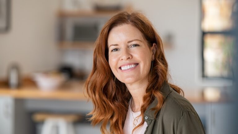 12 Effective Ways to Smile for a Picture Perfect Moment | Explained ...